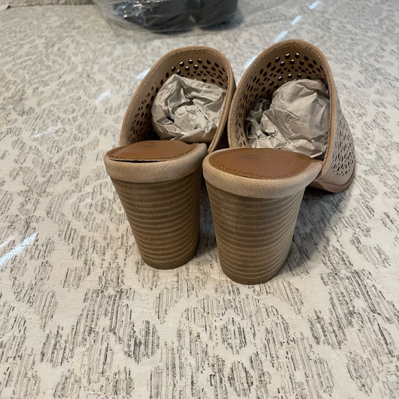 Very G | Shoes | Very G Size 75 Tan Slide Bootie Heels With Cute Cutout ...